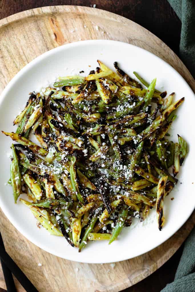 Charred Green Beans with Pecorino Cheese - The Healthful Ideas