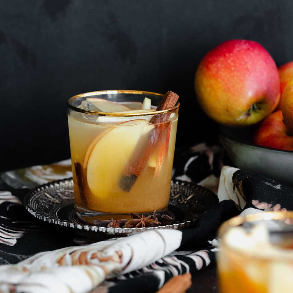 Spiced Rum Apple Cider Cocktail - The Healthful Ideas