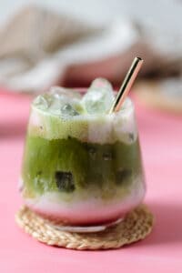Iced Raspberry Matcha Latte - The Healthful Ideas