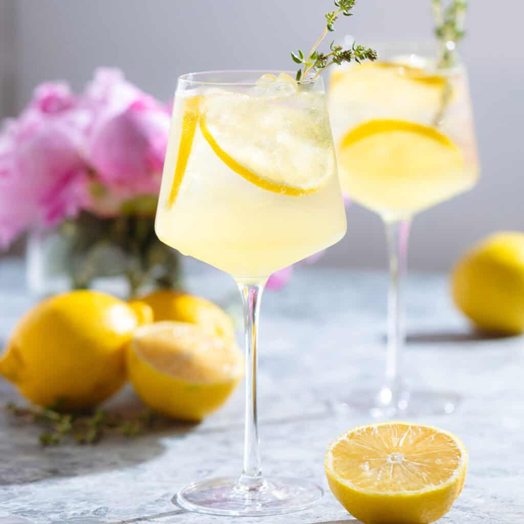 Limoncello Spritz - The Healthful Ideas