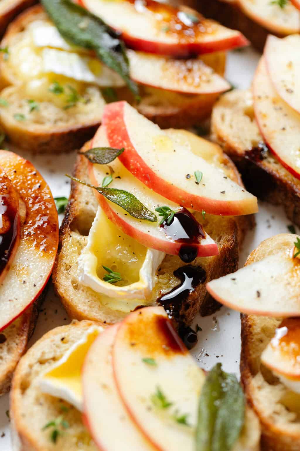 Apple Brie Crostini - The Healthful Ideas