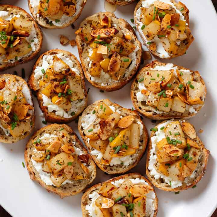 Roasted Pear Crostini - The Healthful Ideas