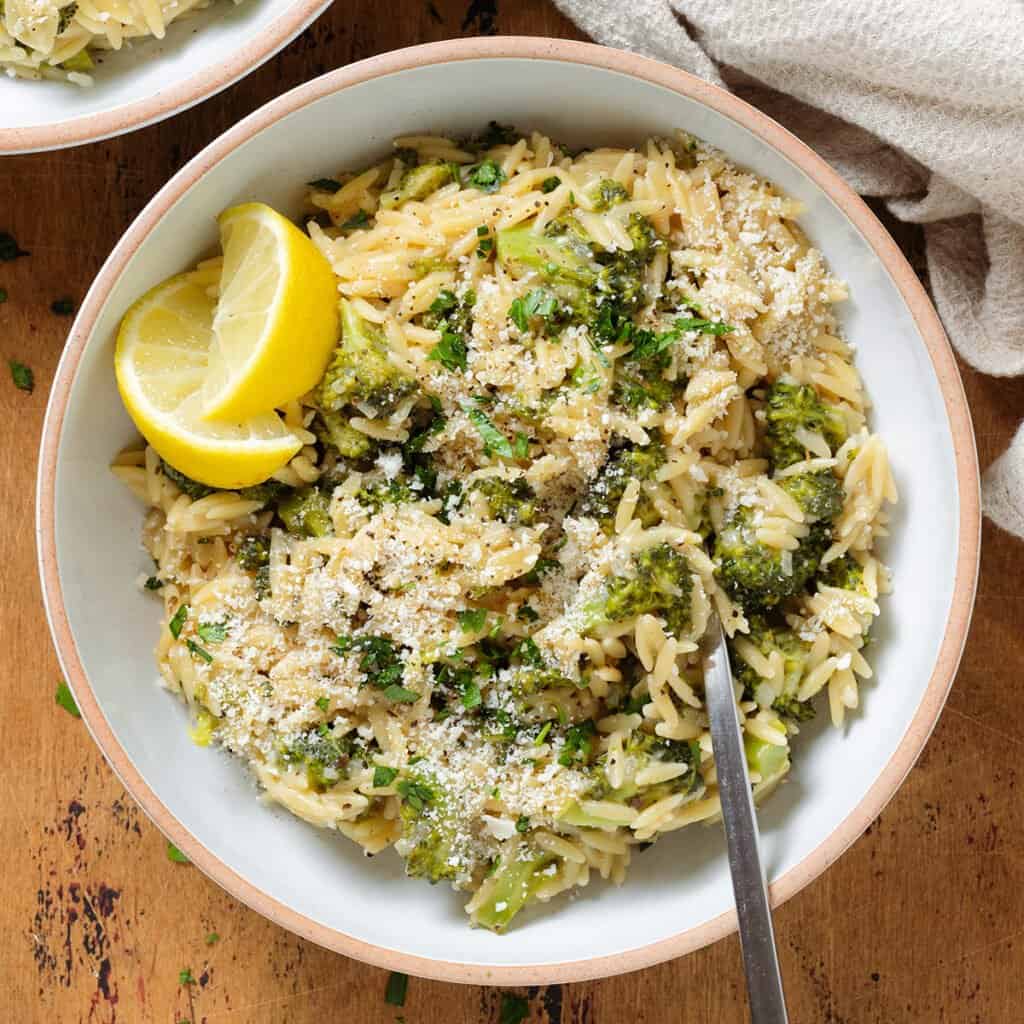 One Pan Broccoli Orzo - The Healthful Ideas